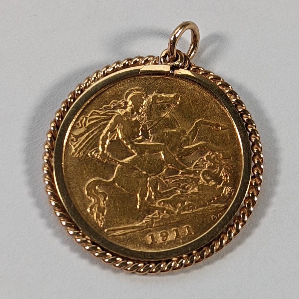 Pre-owned 22ct Gold 1911 King George V Half Sovereign Coin on A 9ct ...